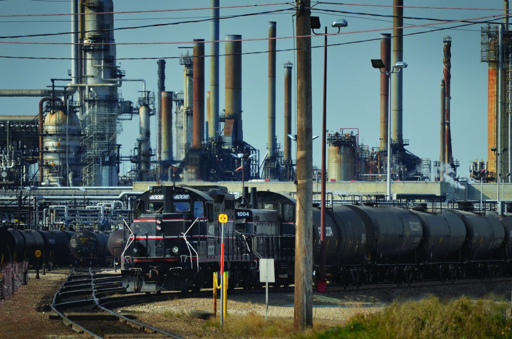 Imperial Oil gives Cando safety award - Cando Rail & Terminals